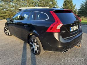 Black Volvo V60 2013 in Bauska, with an engine capacity of 2.40 L and mileage of 306 thousand km for 5000 €, photo 7 on AUTOMOTO.COM.LV