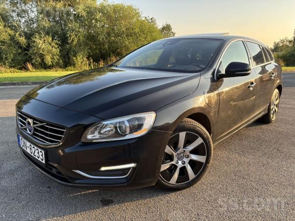 Melns Volvo V60 2013 Bauska, ar dzinēja tilpumu 2.40 L un nobraukumu 306 tūkst. km par 5000 €, foto 7 vietnē AUTOMOTO.COM.LV