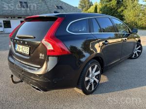 Black Volvo V60 2013 in Bauska, with an engine capacity of 2.40 L and mileage of 306 thousand km for 5000 €, photo 9 on AUTOMOTO.COM.LV