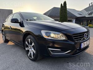 Black Volvo V60 2013 in Bauska, with an engine capacity of 2.40 L and mileage of 306 thousand km for 5000 €, photo 11 on AUTOMOTO.COM.LV
