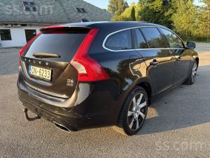 Black Volvo V60 2013 in Bauska, with an engine capacity of 2.40 L and mileage of 306 thousand km for 5000 €, photo 13 on AUTOMOTO.COM.LV