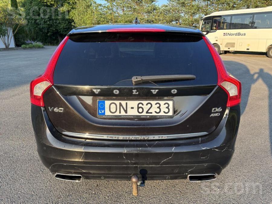 Black Volvo V60 2013 in Bauska, with an engine capacity of 2.40 L and mileage of 306 thousand km for 5000 €, photo 14 on AUTOMOTO.COM.LV