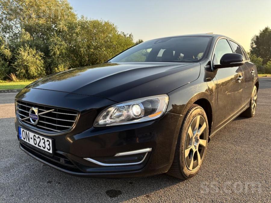 Black Volvo V60 2013 in Bauska, with an engine capacity of 2.40 L and mileage of 306 thousand km for 5000 €, photo 17 on AUTOMOTO.COM.LV