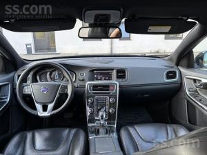Black Volvo V60 2013 in Bauska, with an engine capacity of 2.40 L and mileage of 306 thousand km for 5000 €, photo 18 on AUTOMOTO.COM.LV