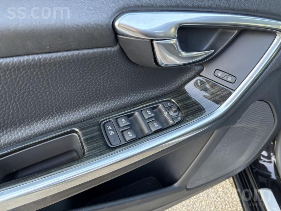 Black Volvo V60 2013 in Bauska, with an engine capacity of 2.40 L and mileage of 306 thousand km for 5000 €, photo 27 on AUTOMOTO.COM.LV