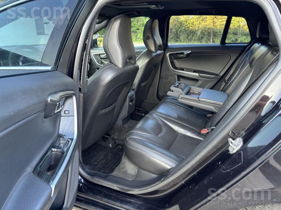 Black Volvo V60 2013 in Bauska, with an engine capacity of 2.40 L and mileage of 306 thousand km for 5000 €, photo 30 on AUTOMOTO.COM.LV