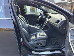 Black Volvo V60 2013 in Bauska, with an engine capacity of 2.40 L and mileage of 306 thousand km for 5000 €, photo 34 on AUTOMOTO.COM.LV