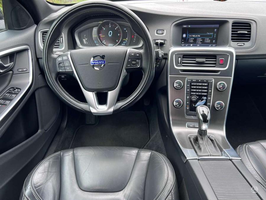 Melns Volvo V60 2013 Kėdainiai, ar dzinēja tilpumu 2.40 L un nobraukumu 248 tūkst. km par 6999 €, foto 6 vietnē AUTOMOTO.COM.LV