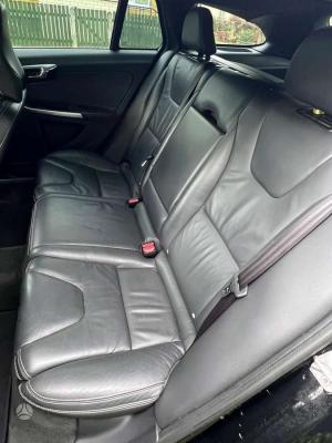Melns Volvo V60 2013 Kėdainiai, ar dzinēja tilpumu 2.40 L un nobraukumu 248 tūkst. km par 6999 €, foto 7 vietnē AUTOMOTO.COM.LV