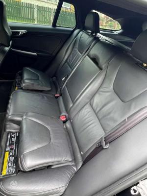 Melns Volvo V60 2013 Kėdainiai, ar dzinēja tilpumu 2.40 L un nobraukumu 248 tūkst. km par 6999 €, foto 9 vietnē AUTOMOTO.COM.LV
