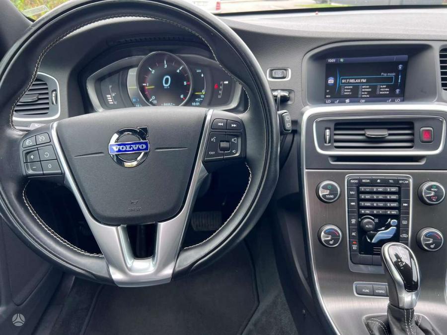 Melns Volvo V60 2013 Kėdainiai, ar dzinēja tilpumu 2.40 L un nobraukumu 248 tūkst. km par 6999 €, foto 11 vietnē AUTOMOTO.COM.LV