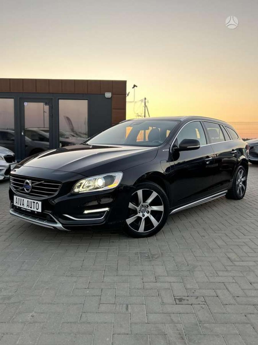 Black Volvo V60 2013 in Kaunas, with an engine capacity of 2.40 L and mileage of 334 thousand km for 7999 €, photo 1 on AUTOMOTO.COM.LV