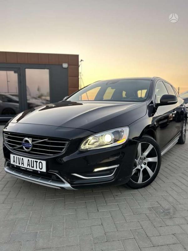 Black Volvo V60 2013 in Kaunas, with an engine capacity of 2.40 L and mileage of 334 thousand km for 7999 €, photo 4 on AUTOMOTO.COM.LV