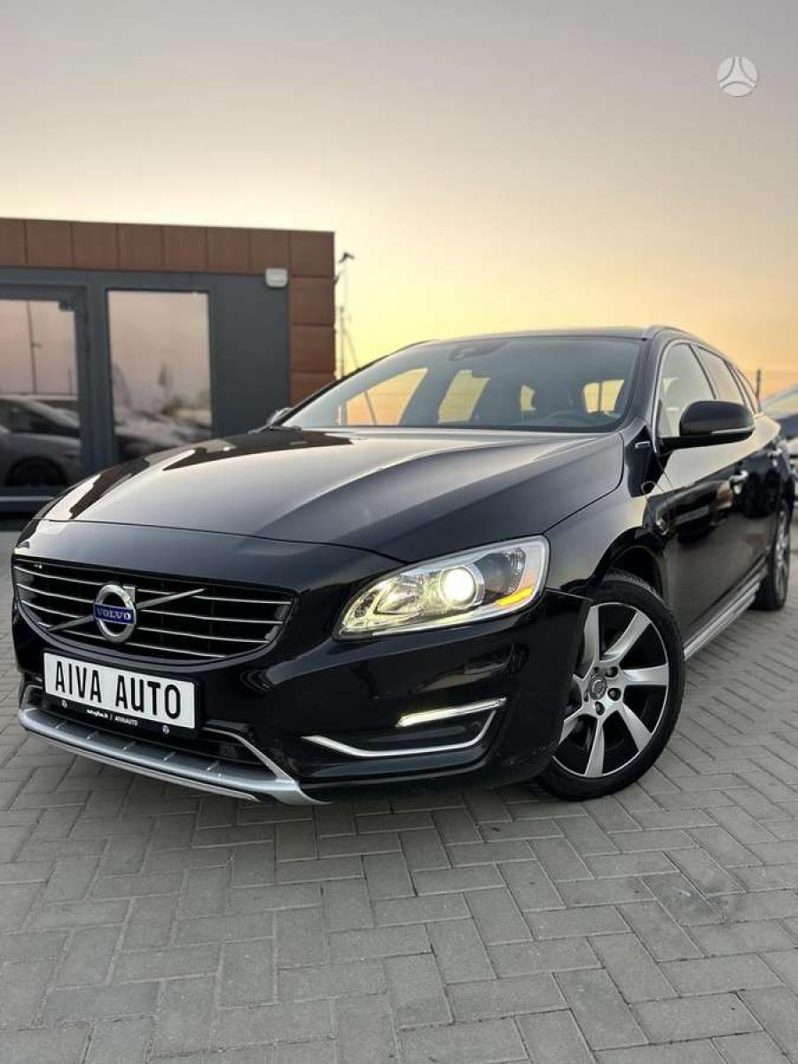 Black Volvo V60 2013 in Kaunas, with an engine capacity of 2.40 L and mileage of 334 thousand km for 7999 €, photo 5 on AUTOMOTO.COM.LV