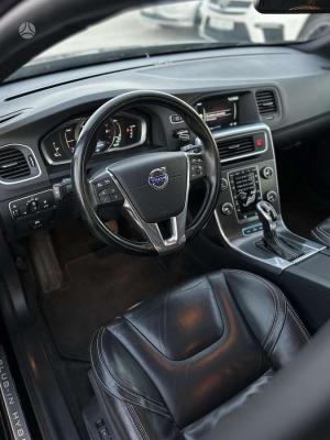 Black Volvo V60 2013 in Kaunas, with an engine capacity of 2.40 L and mileage of 334 thousand km for 7999 €, photo 19 on AUTOMOTO.COM.LV