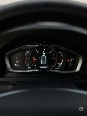 Black Volvo V60 2013 in Kaunas, with an engine capacity of 2.40 L and mileage of 334 thousand km for 7999 €, photo 20 on AUTOMOTO.COM.LV