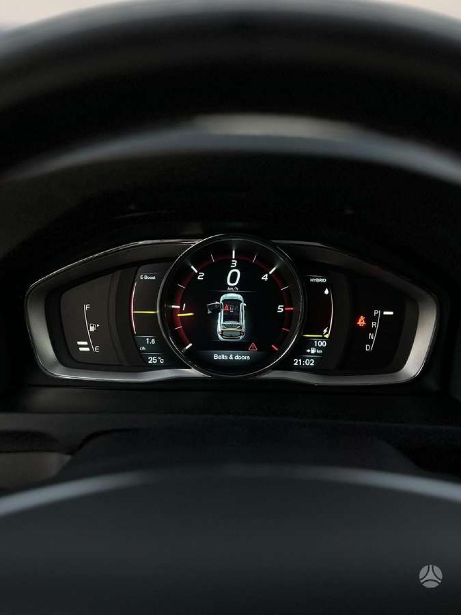 Black Volvo V60 2013 in Kaunas, with an engine capacity of 2.40 L and mileage of 334 thousand km for 7999 €, photo 20 on AUTOMOTO.COM.LV