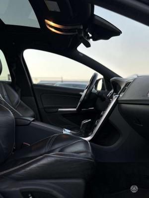 Black Volvo V60 2013 in Kaunas, with an engine capacity of 2.40 L and mileage of 334 thousand km for 7999 €, photo 31 on AUTOMOTO.COM.LV