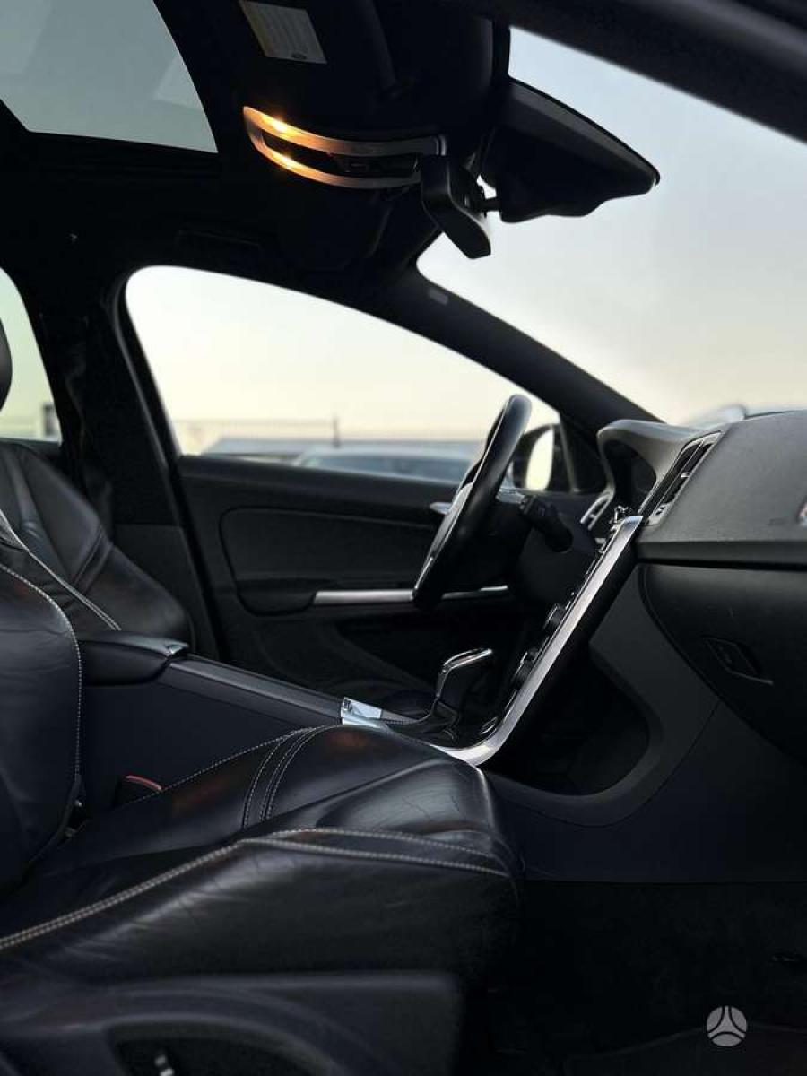 Black Volvo V60 2013 in Kaunas, with an engine capacity of 2.40 L and mileage of 334 thousand km for 7999 €, photo 31 on AUTOMOTO.COM.LV