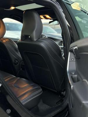 Black Volvo V60 2013 in Kaunas, with an engine capacity of 2.40 L and mileage of 334 thousand km for 7999 €, photo 34 on AUTOMOTO.COM.LV