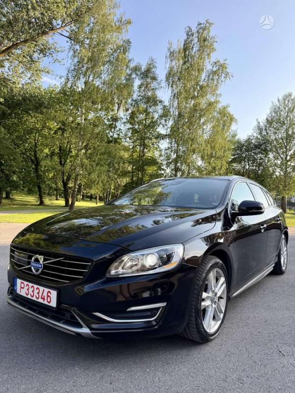 Black Volvo V60 2013 in Marijampole, with an engine capacity of 2.40 L and mileage of 330 thousand km for 7900 €, photo 2 on AUTOMOTO.COM.LV