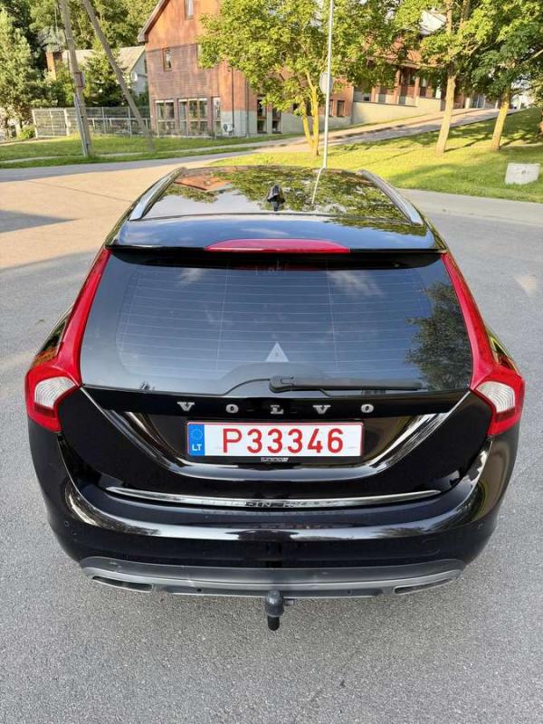 Black Volvo V60 2013 in Marijampole, with an engine capacity of 2.40 L and mileage of 330 thousand km for 7900 €, photo 7 on AUTOMOTO.COM.LV