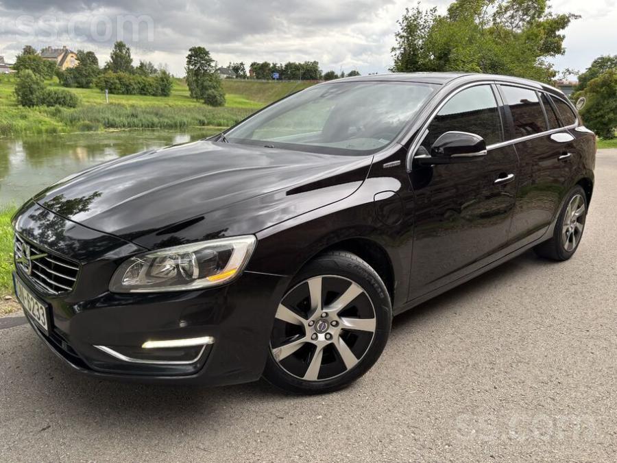 Melns Volvo V60 2013 Bauska, ar dzinēja tilpumu 2.40 L un nobraukumu 0 tūkst. km par 3800 €, foto 1 vietnē AUTOMOTO.COM.LV