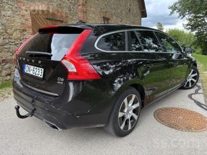 Melns Volvo V60 2013 Bauska, ar dzinēja tilpumu 2.40 L un nobraukumu 0 tūkst. km par 3800 €, foto 3 vietnē AUTOMOTO.COM.LV
