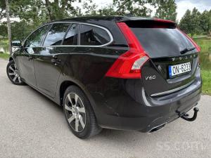 Melns Volvo V60 2013 Bauska, ar dzinēja tilpumu 2.40 L un nobraukumu 0 tūkst. km par 3800 €, foto 5 vietnē AUTOMOTO.COM.LV