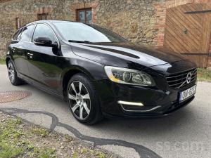 Melns Volvo V60 2013 Bauska, ar dzinēja tilpumu 2.40 L un nobraukumu 0 tūkst. km par 3800 €, foto 6 vietnē AUTOMOTO.COM.LV