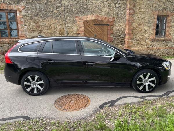 Melns Volvo V60 2013 Bauska, ar dzinēja tilpumu 2.40 L un nobraukumu 0 tūkst. km par 3800 €, foto 6 vietnē AUTOMOTO.COM.LV