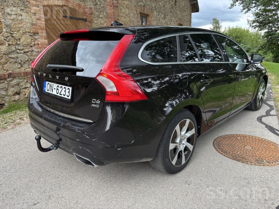 Melns Volvo V60 2013 Bauska, ar dzinēja tilpumu 2.40 L un nobraukumu 0 tūkst. km par 3800 €, foto 8 vietnē AUTOMOTO.COM.LV