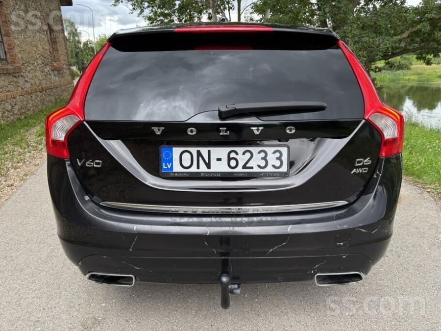 Melns Volvo V60 2013 Bauska, ar dzinēja tilpumu 2.40 L un nobraukumu 0 tūkst. km par 3800 €, foto 9 vietnē AUTOMOTO.COM.LV