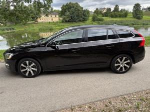 Melns Volvo V60 2013 Bauska, ar dzinēja tilpumu 2.40 L un nobraukumu 0 tūkst. km par 3800 €, foto 10 vietnē AUTOMOTO.COM.LV