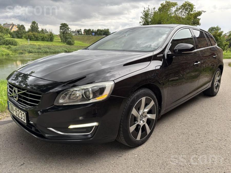 Melns Volvo V60 2013 Bauska, ar dzinēja tilpumu 2.40 L un nobraukumu 0 tūkst. km par 3800 €, foto 11 vietnē AUTOMOTO.COM.LV
