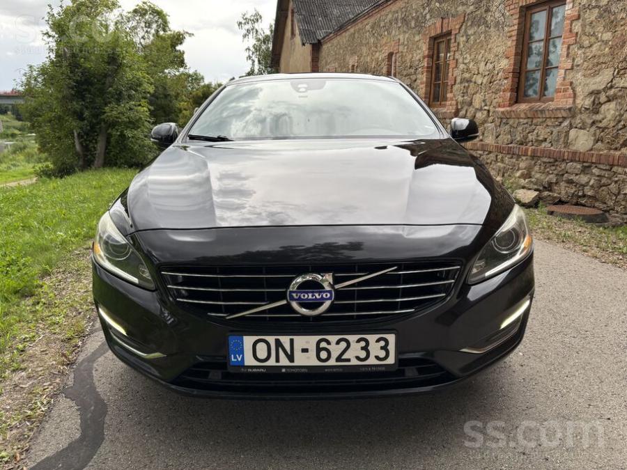 Melns Volvo V60 2013 Bauska, ar dzinēja tilpumu 2.40 L un nobraukumu 0 tūkst. km par 3800 €, foto 12 vietnē AUTOMOTO.COM.LV