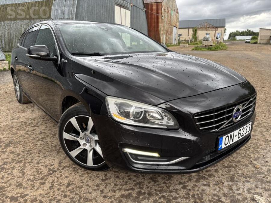 Melns Volvo V60 2013 Bauska, ar dzinēja tilpumu 2.40 L un nobraukumu 0 tūkst. km par 3800 €, foto 13 vietnē AUTOMOTO.COM.LV