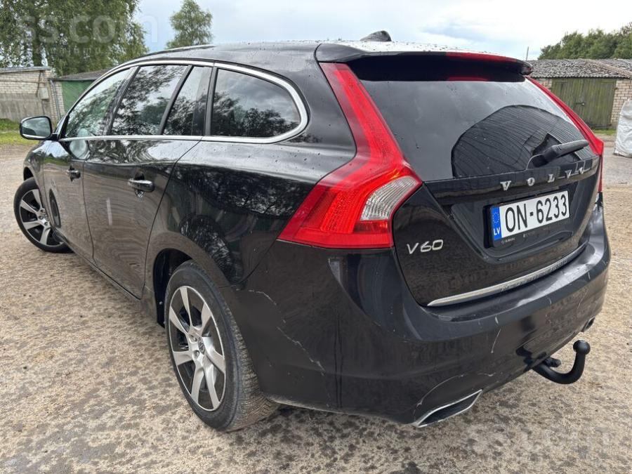 Melns Volvo V60 2013 Bauska, ar dzinēja tilpumu 2.40 L un nobraukumu 0 tūkst. km par 3800 €, foto 14 vietnē AUTOMOTO.COM.LV
