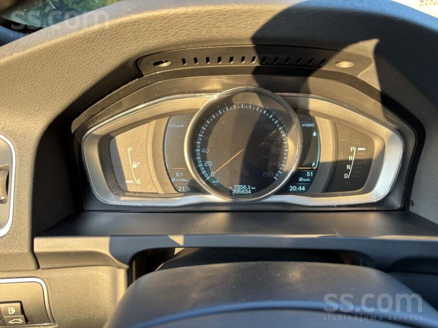 Melns Volvo V60 2013 Bauska, ar dzinēja tilpumu 2.40 L un nobraukumu 0 tūkst. km par 3800 €, foto 17 vietnē AUTOMOTO.COM.LV