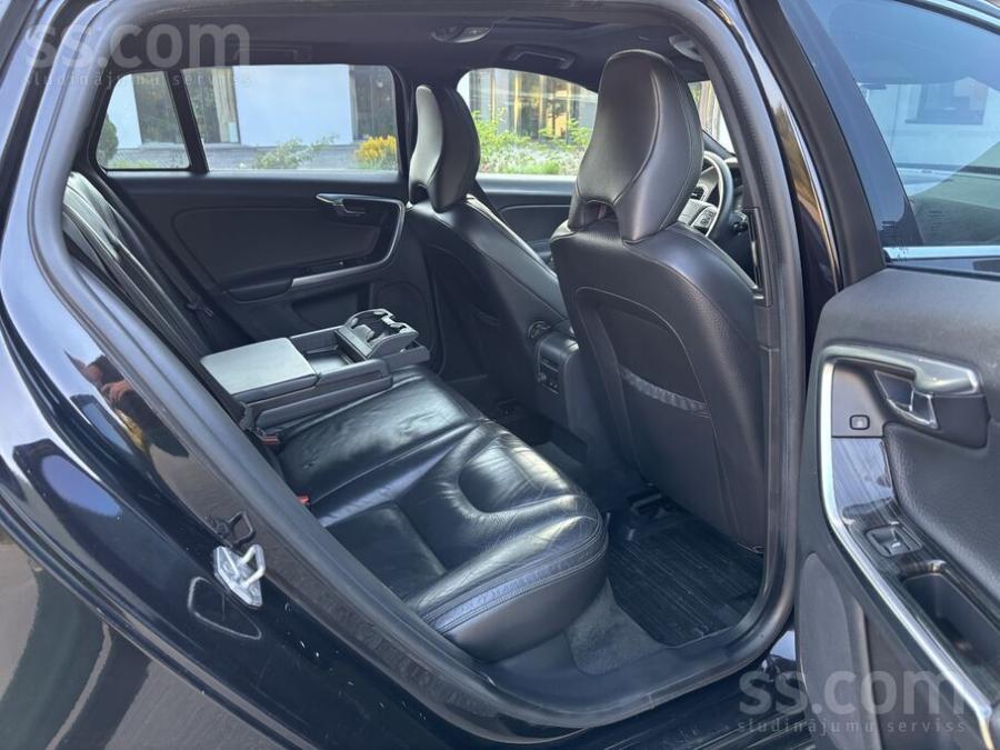 Melns Volvo V60 2013 Bauska, ar dzinēja tilpumu 2.40 L un nobraukumu 0 tūkst. km par 3800 €, foto 29 vietnē AUTOMOTO.COM.LV