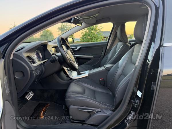Melns Volvo V60 2013 Tallina, ar dzinēja tilpumu 2.00 L un nobraukumu 241 tūkst. km par 7990 €, foto 7 vietnē AUTOMOTO.COM.LV