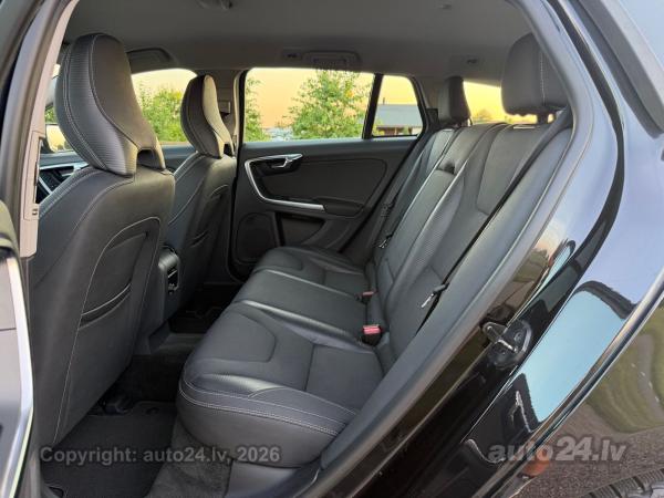 Melns Volvo V60 2013 Tallina, ar dzinēja tilpumu 2.00 L un nobraukumu 241 tūkst. km par 7990 €, foto 8 vietnē AUTOMOTO.COM.LV