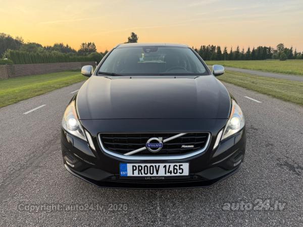 Melns Volvo V60 2013 Tallina, ar dzinēja tilpumu 2.00 L un nobraukumu 241 tūkst. km par 7990 €, foto 9 vietnē AUTOMOTO.COM.LV