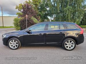 Melns Volvo V60 2013 Paide, ar dzinēja tilpumu 2.40 L un nobraukumu 271 tūkst. km par 8990 €, foto 3 vietnē AUTOMOTO.COM.LV