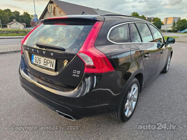 Black Volvo V60 2013 in Paide, with an engine capacity of 2.40 L and mileage of 271 thousand km for 8990 €, photo 3 on AUTOMOTO.COM.LV