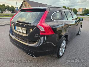 Melns Volvo V60 2013 Paide, ar dzinēja tilpumu 2.40 L un nobraukumu 271 tūkst. km par 8990 €, foto 4 vietnē AUTOMOTO.COM.LV