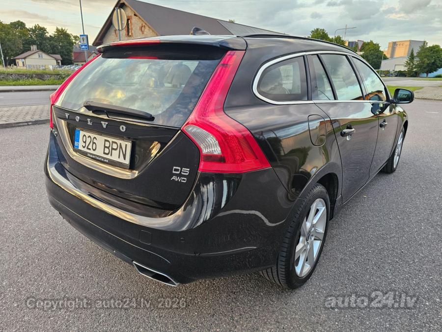 Melns Volvo V60 2013 Paide, ar dzinēja tilpumu 2.40 L un nobraukumu 271 tūkst. km par 8990 €, foto 4 vietnē AUTOMOTO.COM.LV