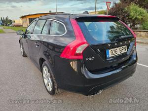 Melns Volvo V60 2013 Paide, ar dzinēja tilpumu 2.40 L un nobraukumu 271 tūkst. km par 8990 €, foto 6 vietnē AUTOMOTO.COM.LV