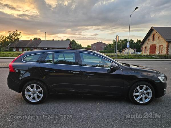 Black Volvo V60 2013 in Paide, with an engine capacity of 2.40 L and mileage of 271 thousand km for 8990 €, photo 6 on AUTOMOTO.COM.LV