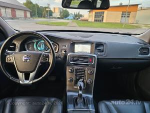 Melns Volvo V60 2013 Paide, ar dzinēja tilpumu 2.40 L un nobraukumu 271 tūkst. km par 8990 €, foto 9 vietnē AUTOMOTO.COM.LV